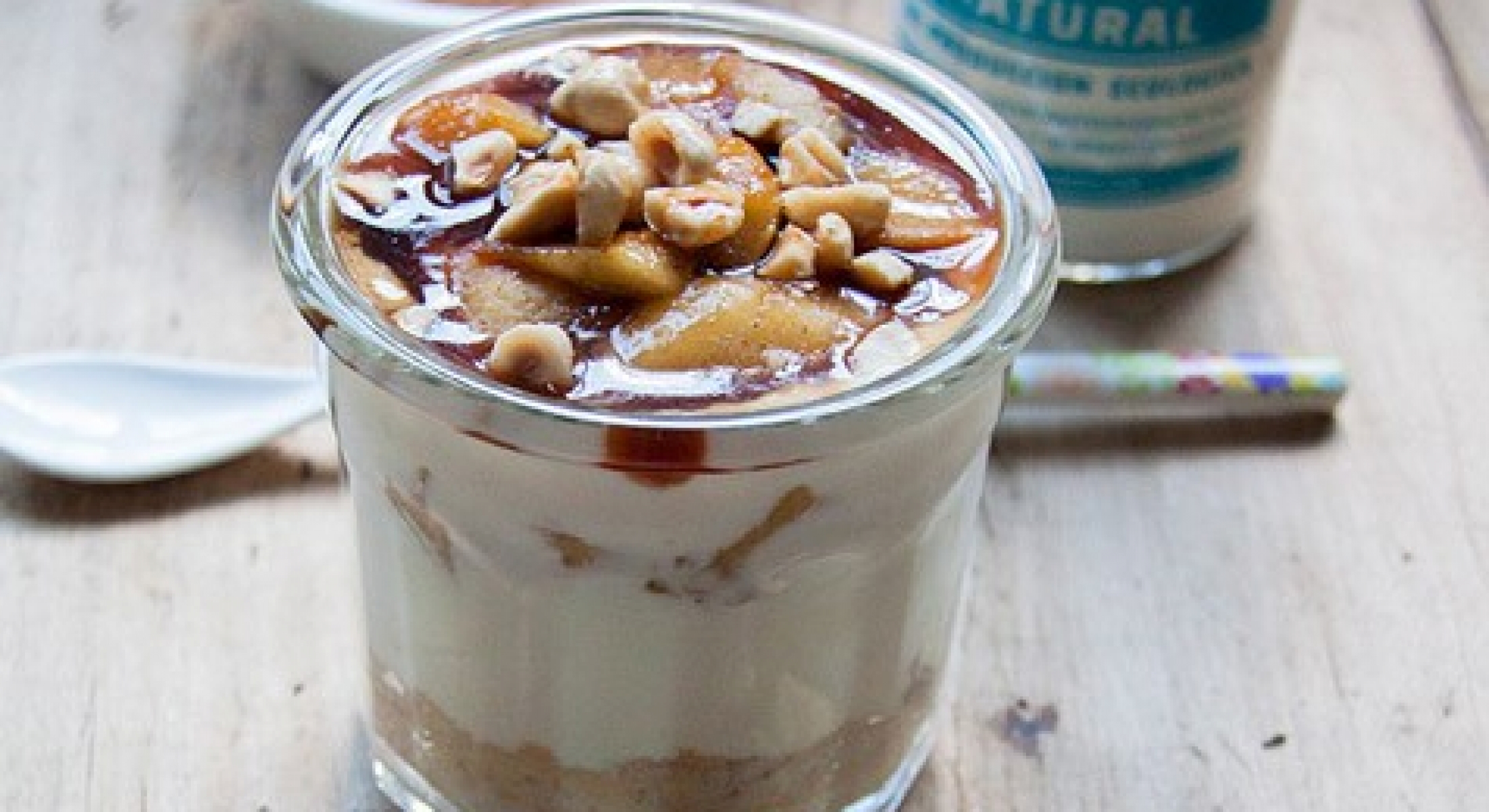 Postre de Yogurt con caramelo y frutos secos | Bacigalupo